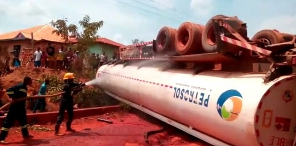 Petrosol fuel tanker capsizes at Asankragwa, residents rush for fuel ...