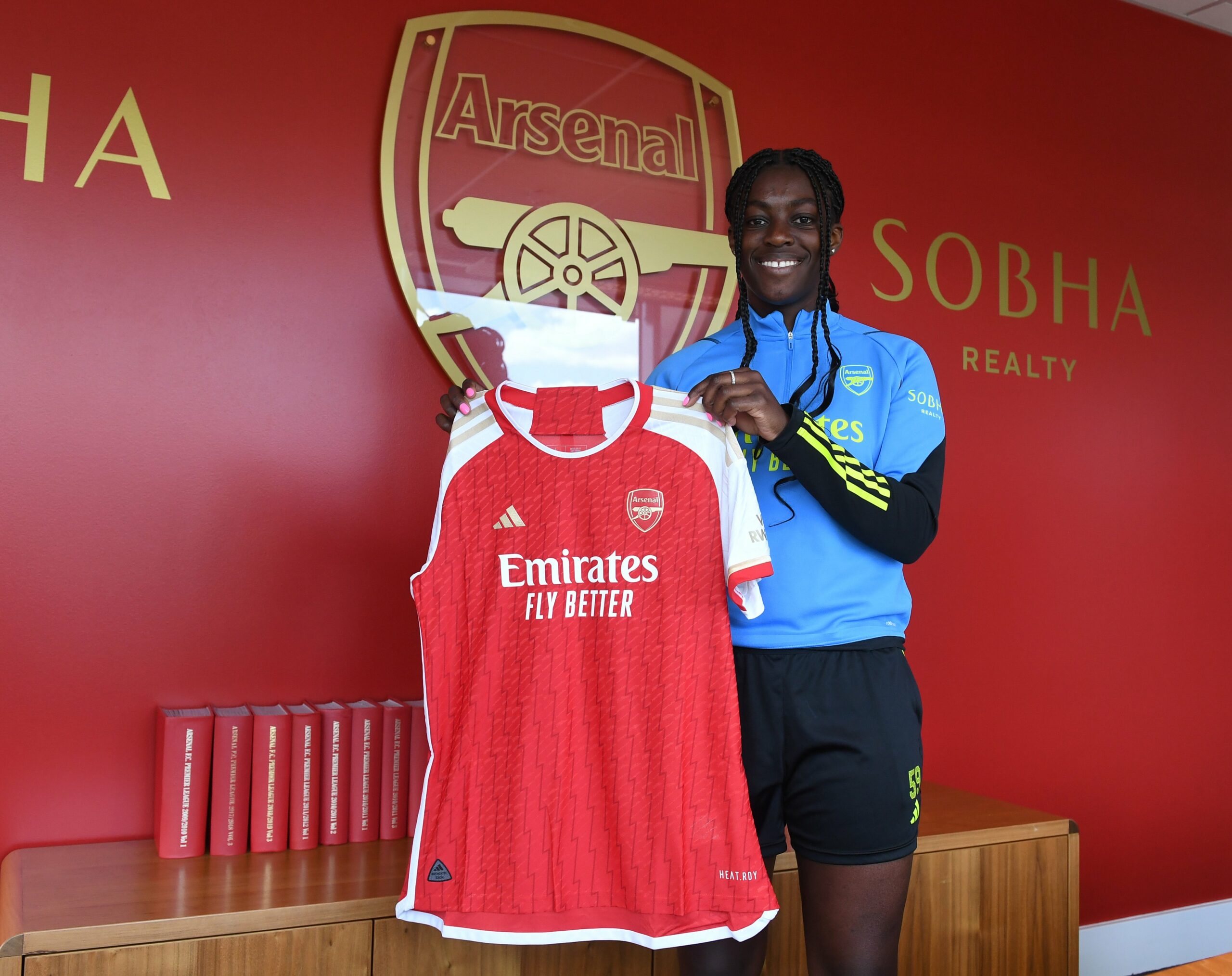 Ghanaian striker Michelle Agyemang signs professional contract with ...